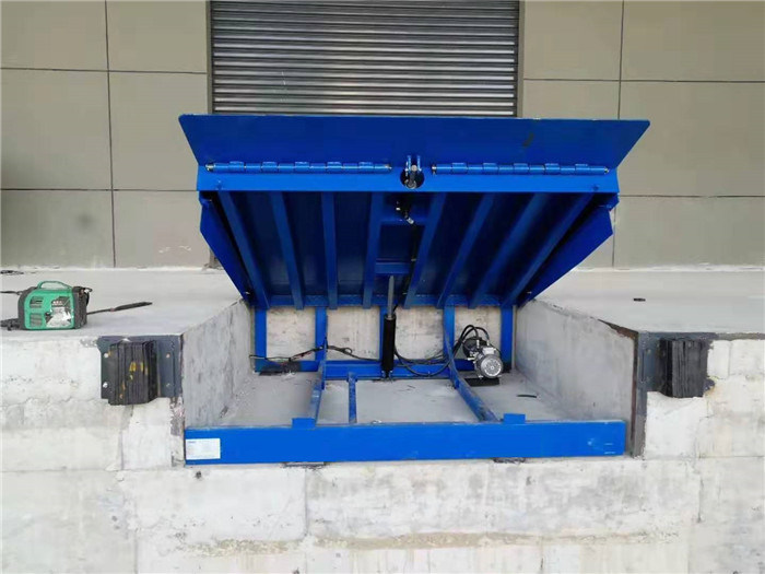 Lip 450mm Hydraulic Dock Levelers Pit-Stype At Loading Bay