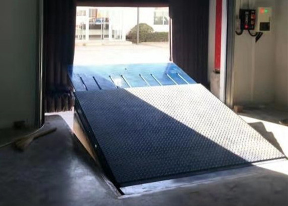 1000mm Telescopic Lip Hydraulic Dock Leveler，Loading Dock Equipment For Truck Loading/Unloading