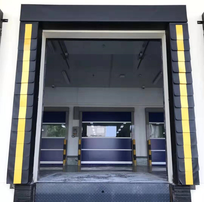 Foam Pad Loading Dock Seals With Foam Thermal Insulation Is Applied ...