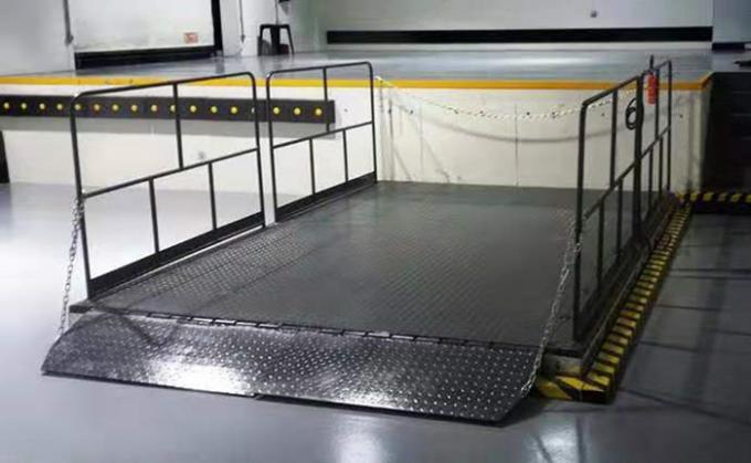 Loading Hydraulic Dock Lift , Sicssor Lift Let Loading And Unloading ...