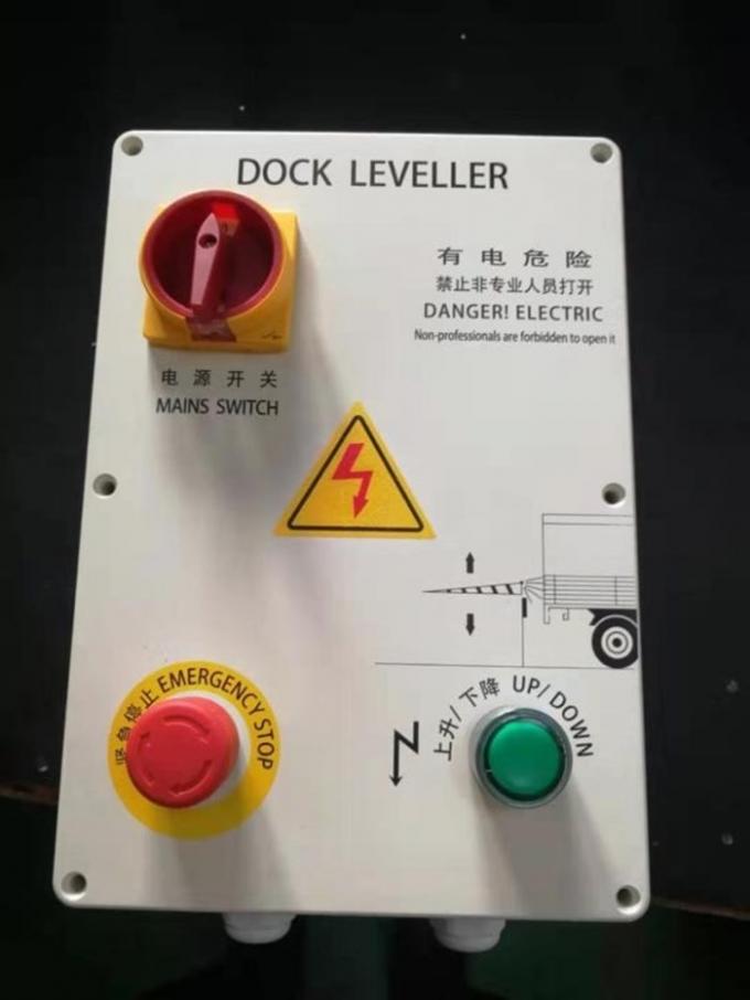 13.6T Hydraulic Dock Levelers For Forklift Working
